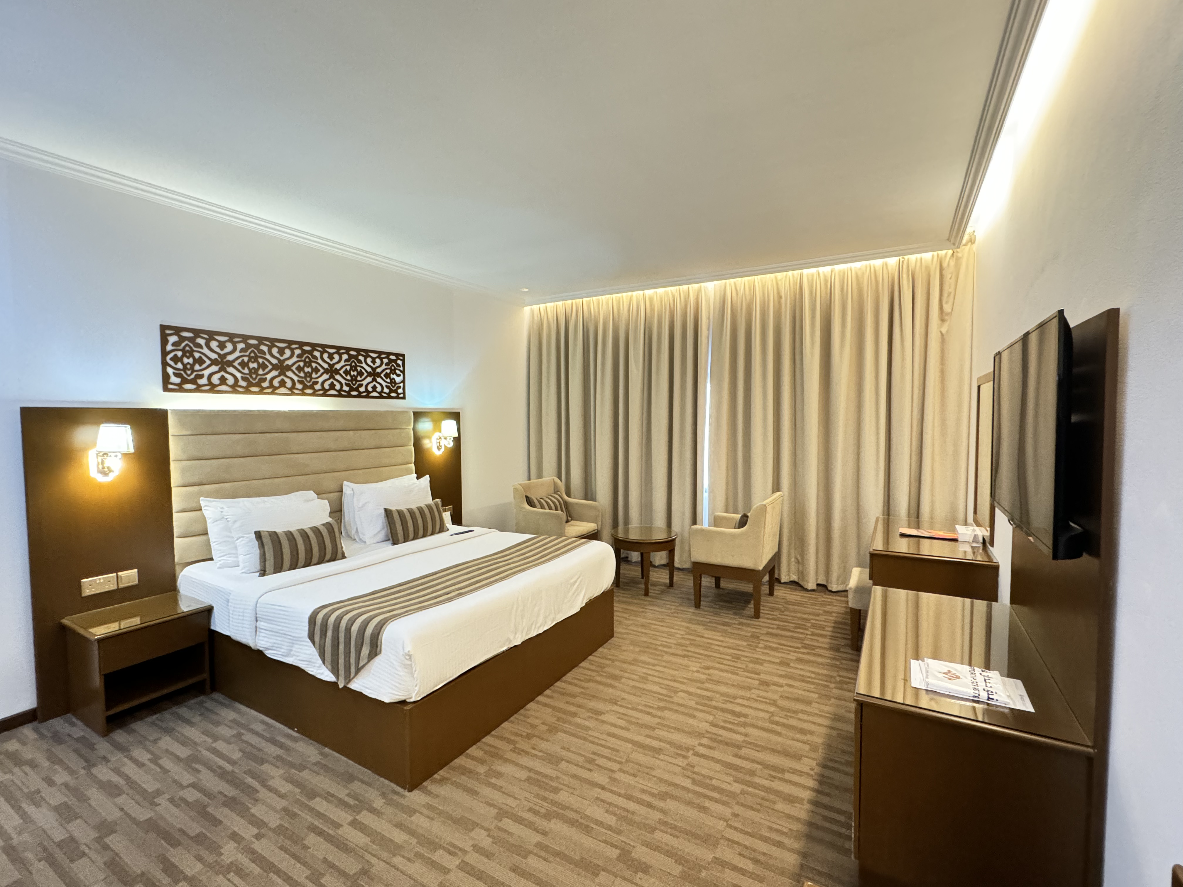 Hamdan Plaza - Luxury Hotel Booking